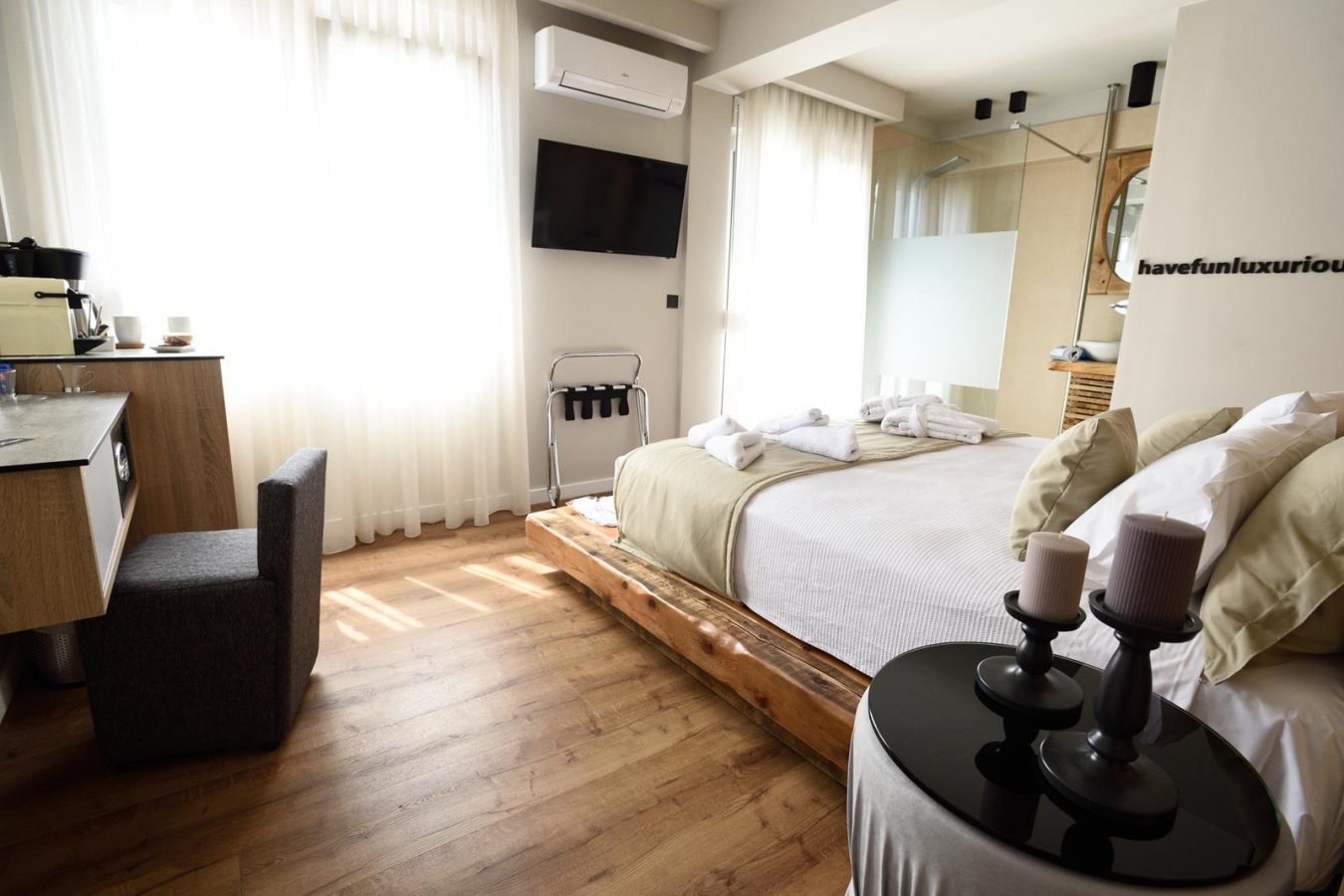 SUPERIOR ROOM 602 - Magnifique Luxury Suites