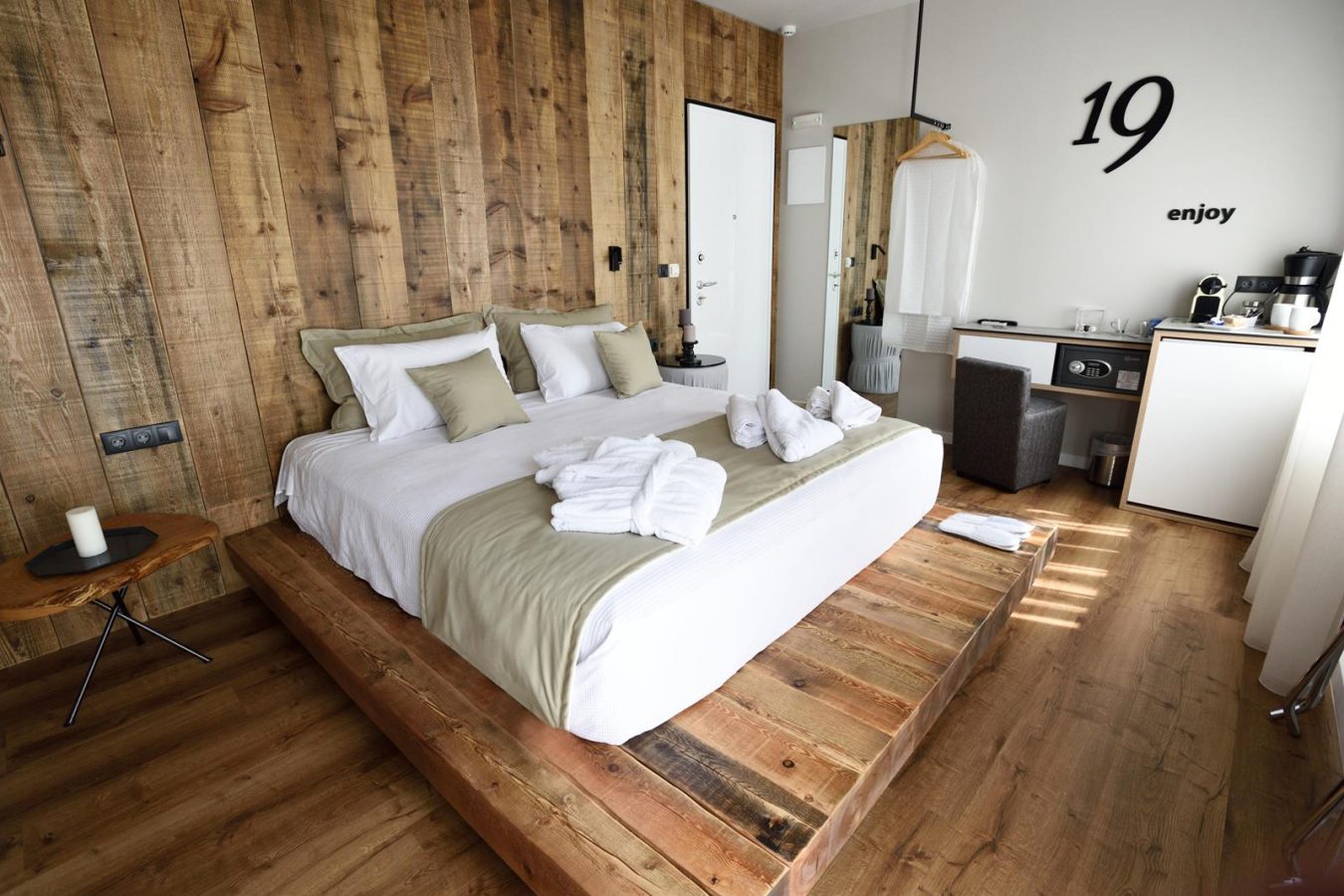 SUPERIOR ROOM 602 - Magnifique Luxury Suites